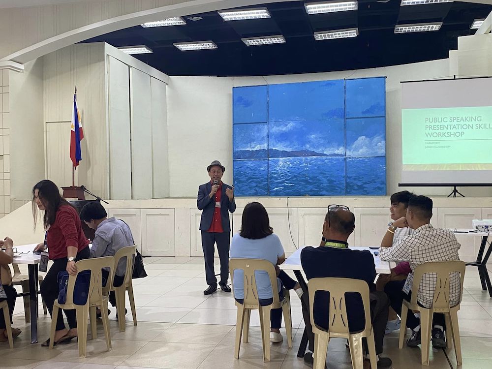 Diaz enhances public speaking skills of Iloilo City government employees